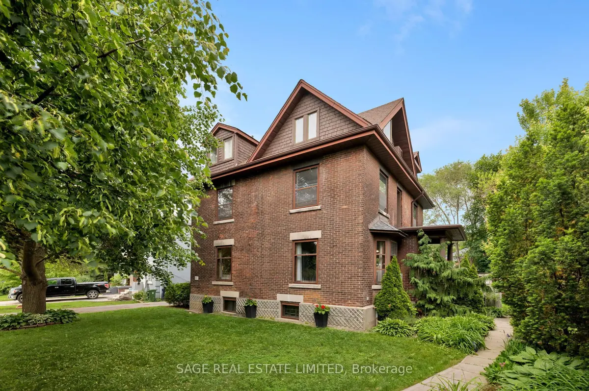 201 Sutherland Drive, Toronto, Ontario Sold History | HouseSigma